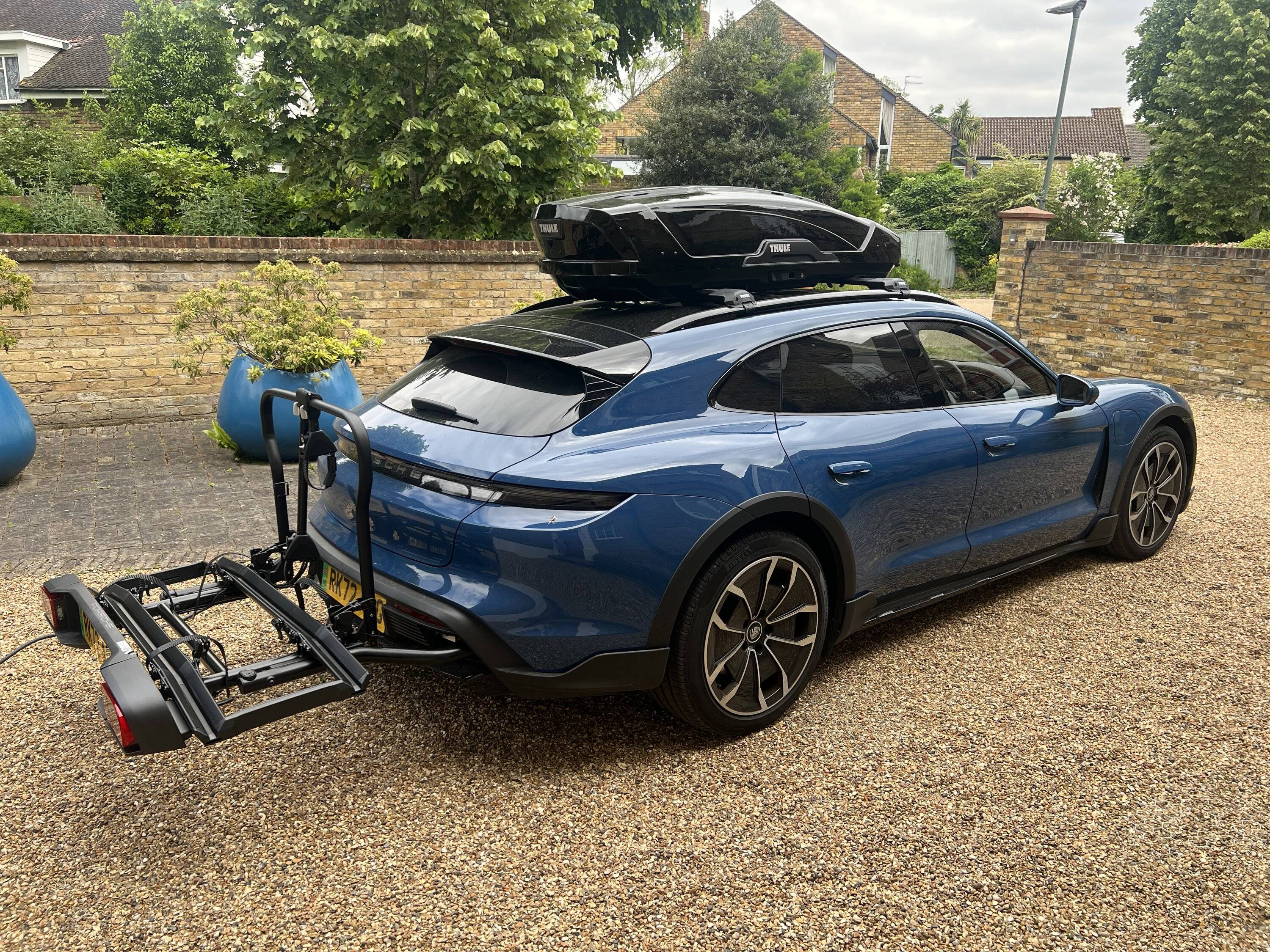 Cross Turismo Roof Bars Pictures? | Page 3 | TaycanForum -- Porsche ...