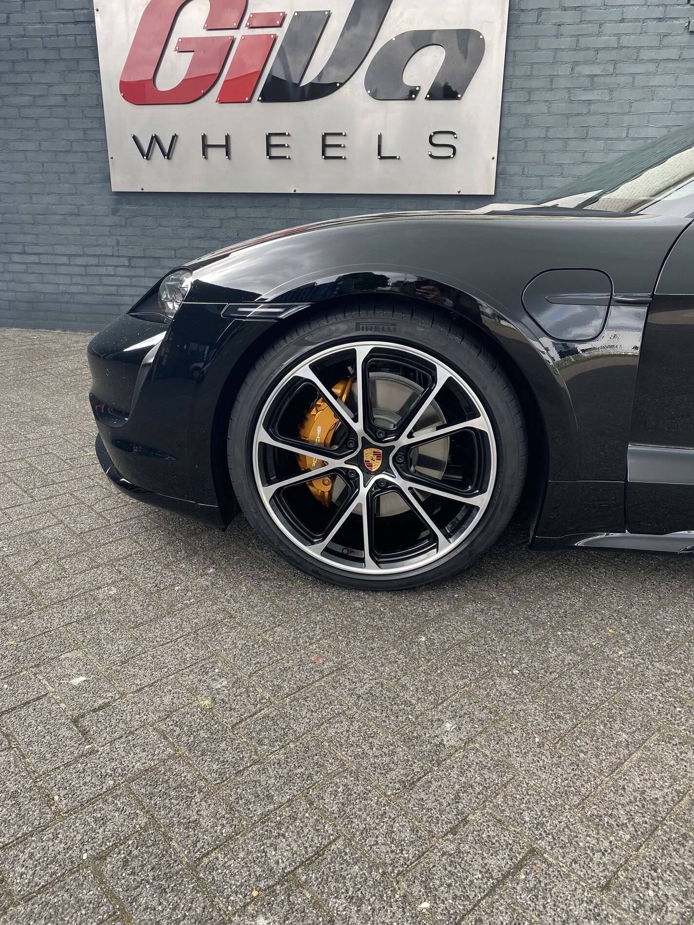 Brake calipers and wheels | TaycanForum -- Porsche Taycan Owners, News ...
