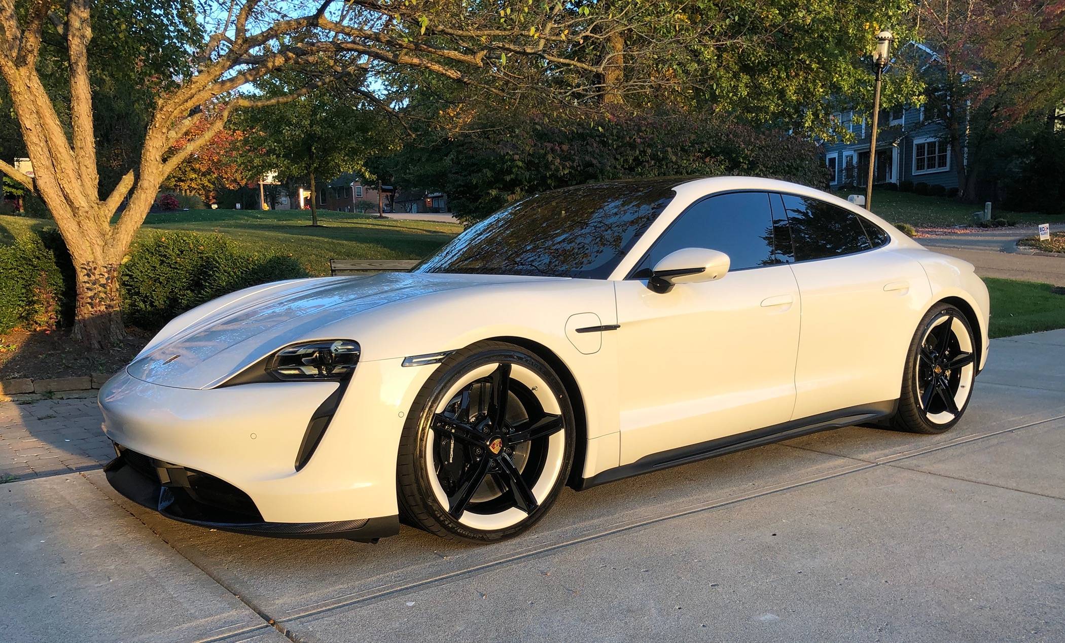 Soooo… why no green brake caliper option? | TaycanForum -- Porsche ...