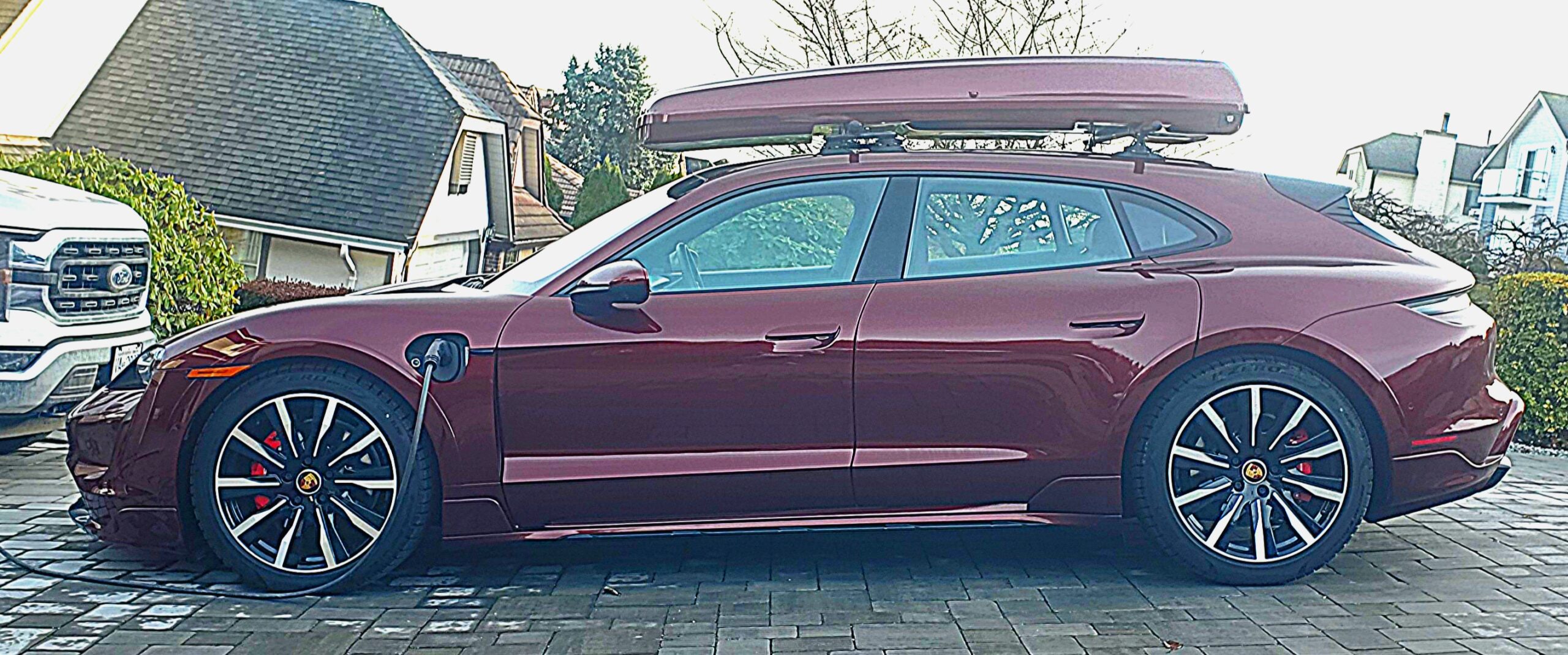 Installed Custom ski box without roof rails | TaycanForum -- Porsche ...