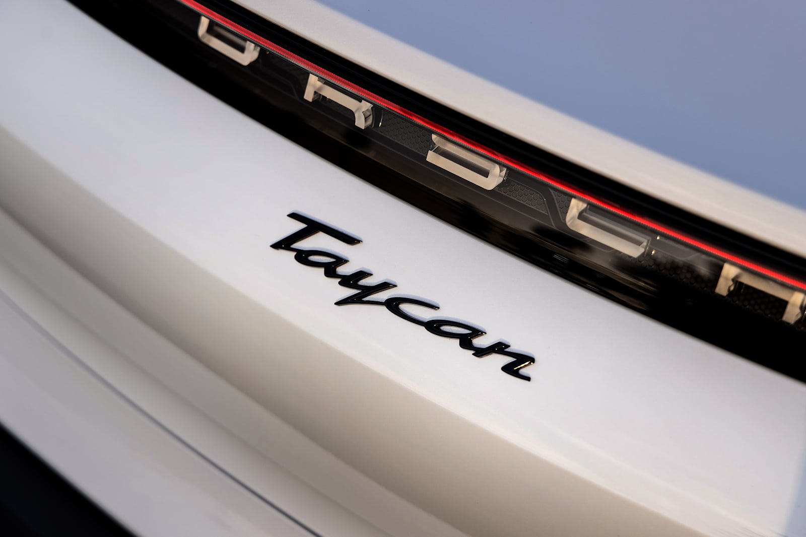 A Taycan GTS owner drives a Taycan base model loaner - comparison ...