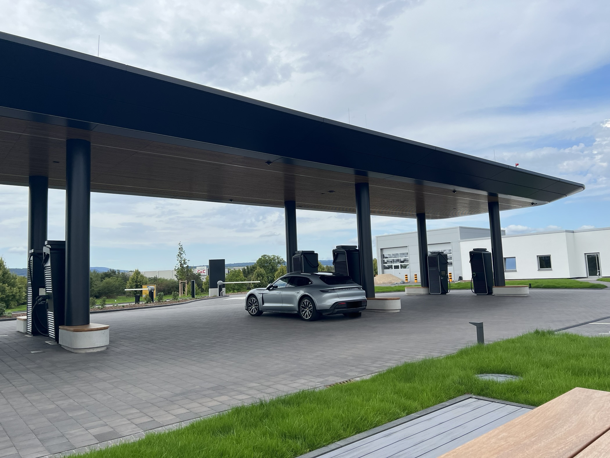 Porsche Charging Lounge experience | TaycanForum -- Porsche Taycan Owners, News, Discussions, Forums